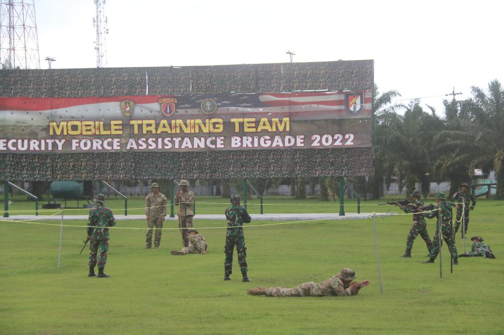Prajurit Batalyon Raider 100/PS Latihan Pertempuran "Raid" Bersama Tim ...