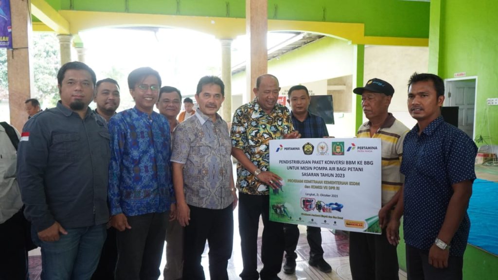 Terima Batuan Ratusan Alat Pertanian, Syah Afandin Berterima Kasih ke ...