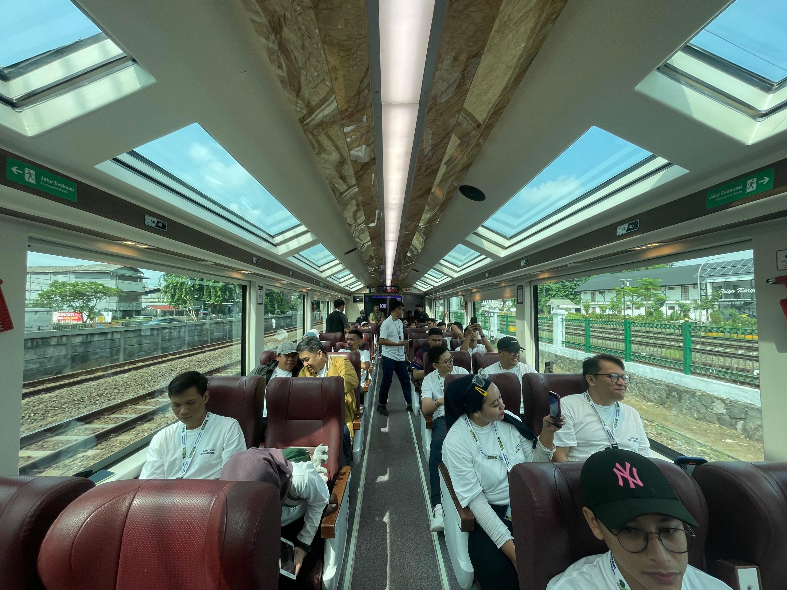 KAI WISATA KEMBALIKAN RANGKAIAN PERJALANAN KERETA PRIORITY, PARAHYANGAN ...