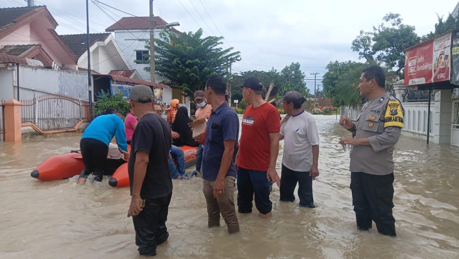 Air Sungai Deli Meluap, Ribuan Rumah di Medan Terendam Banjir