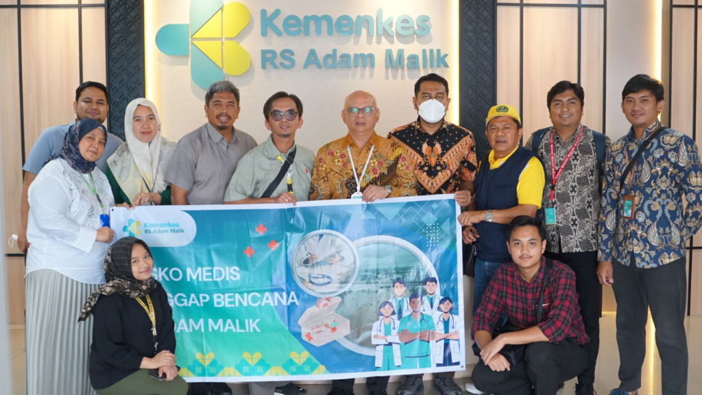 RS Adam Malik Turunkan Tim Medis Bantu Korban Banjir Sumut dan Aceh
